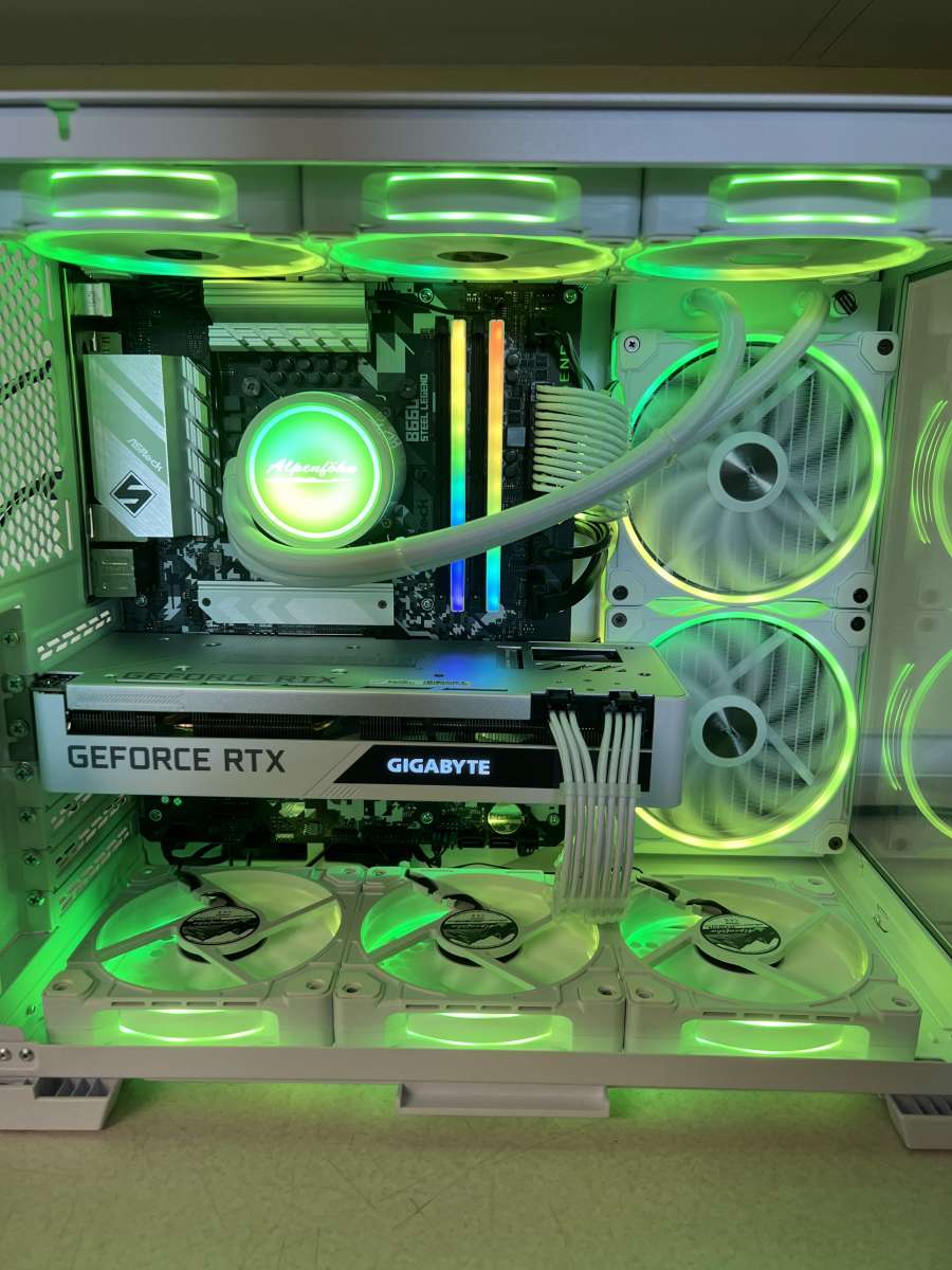 Intel-Gaming Ellen´s Snow White Mini PC | Intel-Gaming | Mad Gaming ...